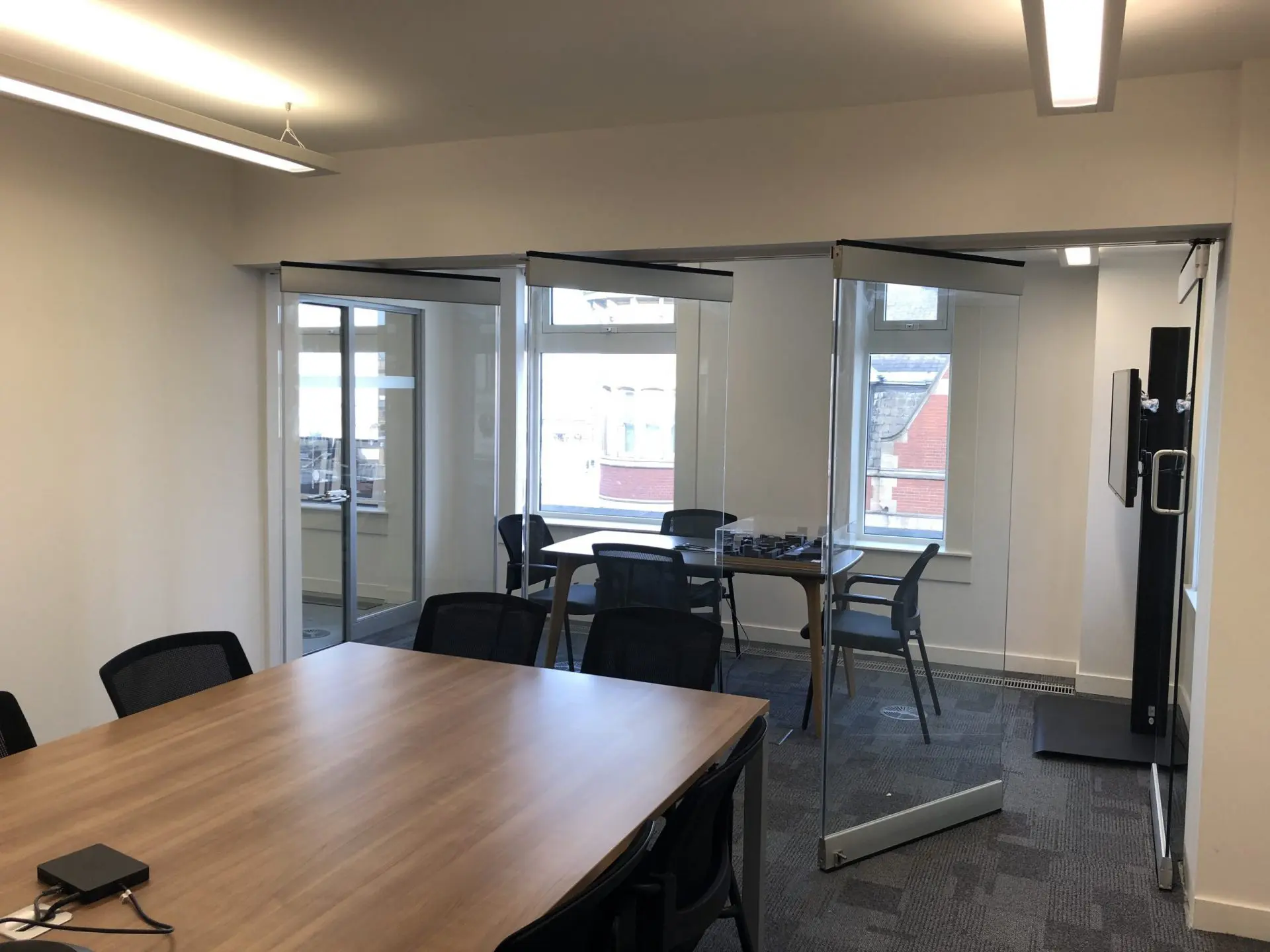 MG700 – GLASS SLIDING PANELS – Movable Acoustic Walls