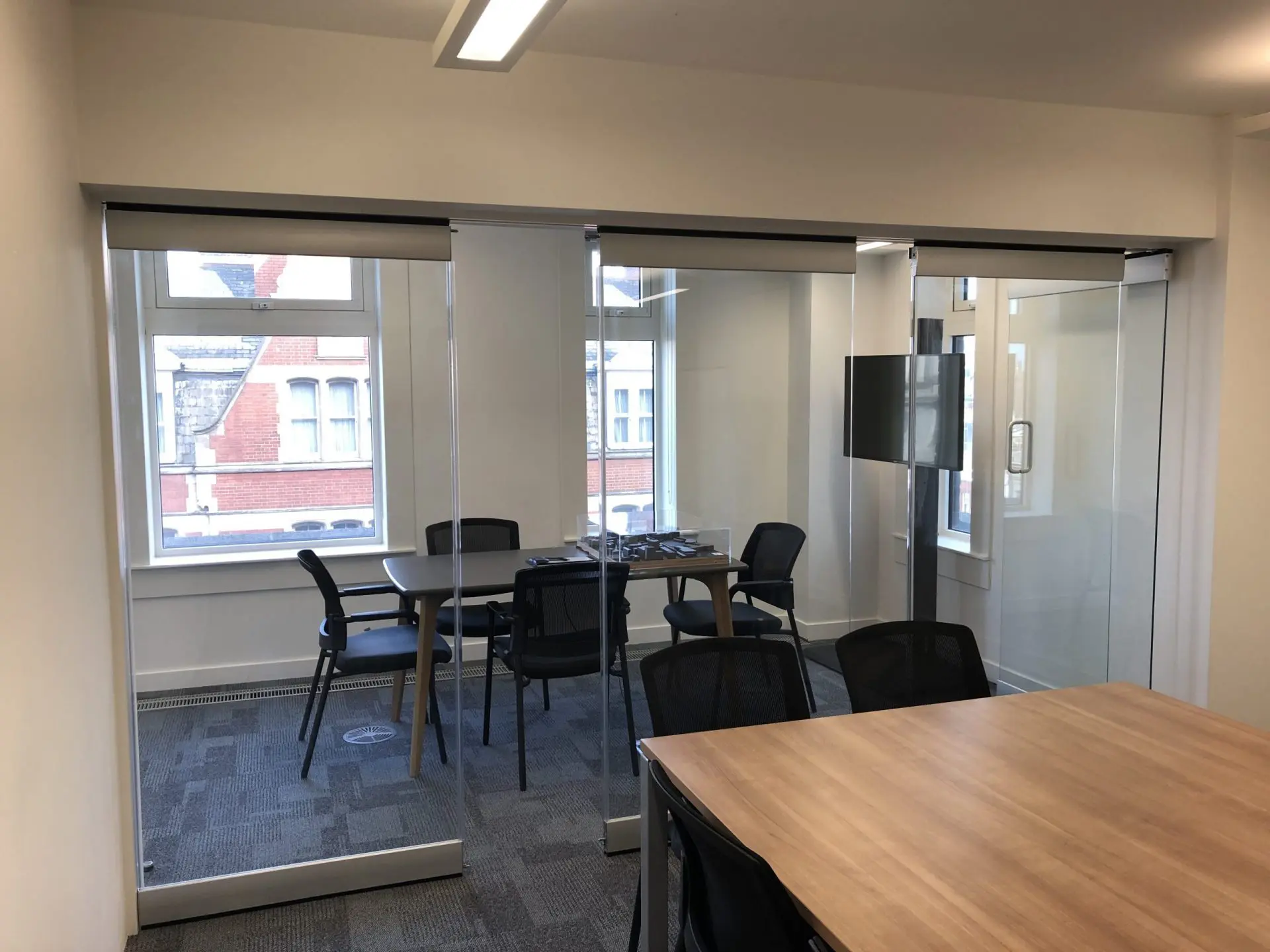 MG700 – GLASS SLIDING PANELS – Movable Acoustic Walls