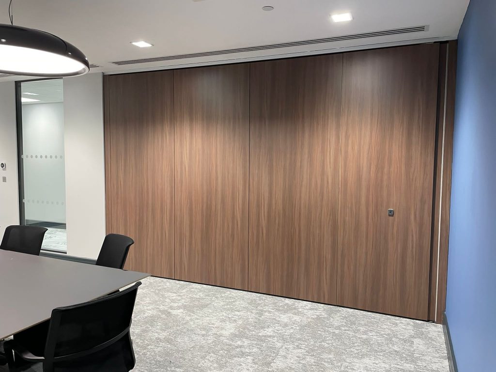 MG100E – FULLY ELECTRIC MOVABLE WALLS – Movable Acoustic Walls